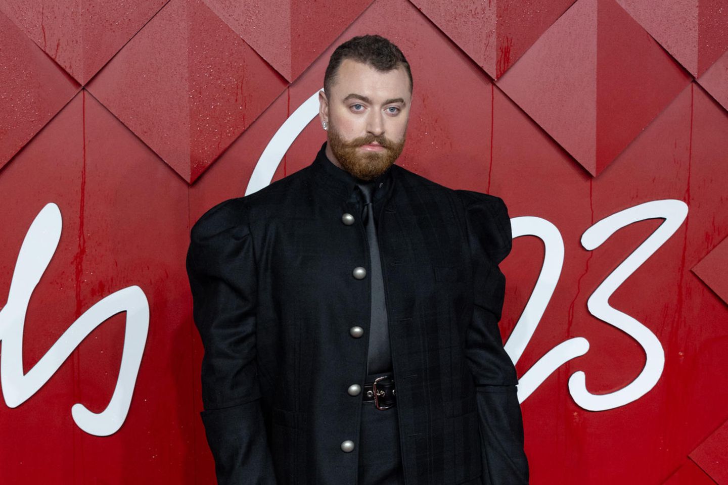 British Fashion Awards 2023: Sam Smith überrascht in schwarzem Outfit ...
