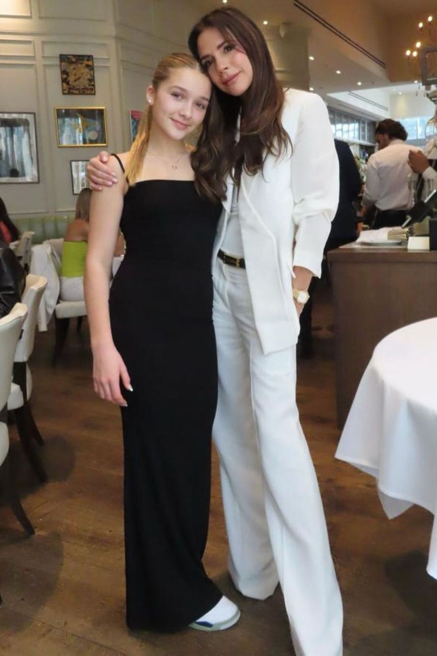 Harper Seven Beckham: Süße Fotos von Harpers Kleidern | GALA.de