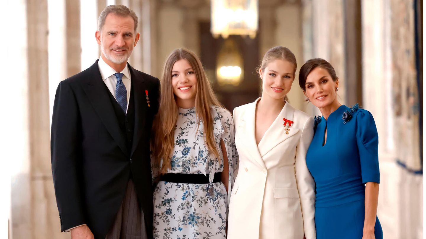 Spaniens Königspaar: Felipe und Letizia mit ihren Töchtern | GALA.de