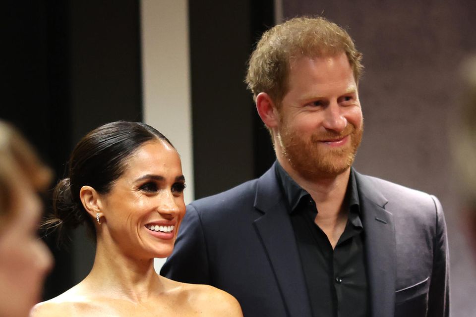 Prinz Harry und Herzogin Meghan: Weihnachtskarte wirft Fragen auf | GALA.de