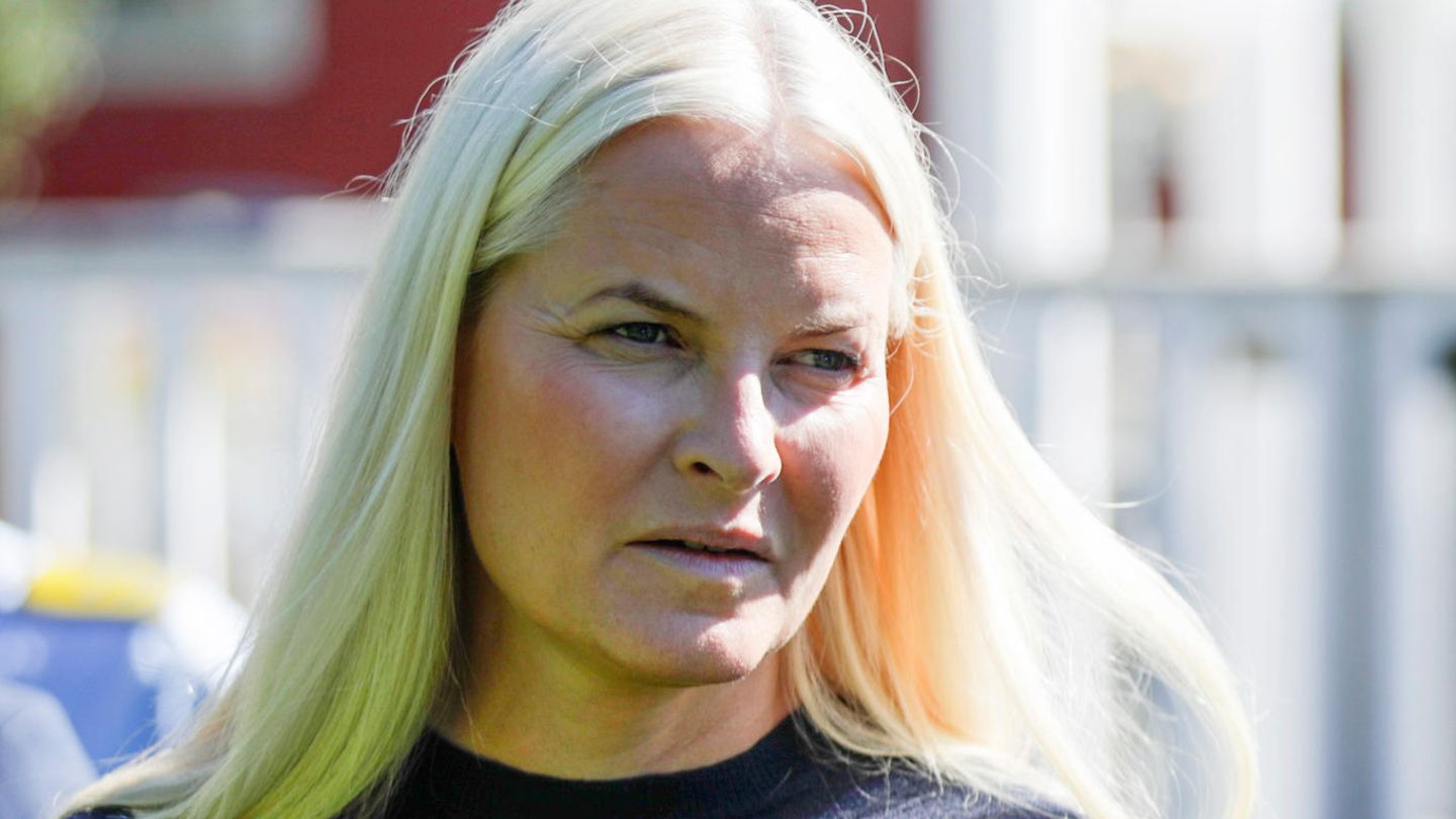 Prinzessin Mette-Marit: Sie fehlt auf Weihnachtsfoto – so geht es ihr ...