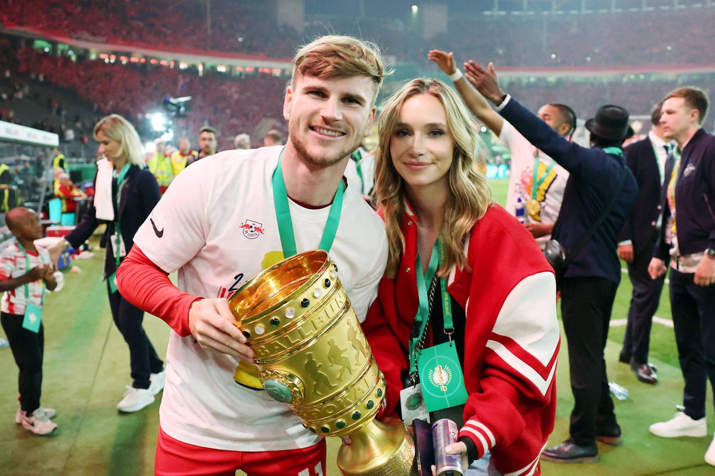 Timo Werner: Der Profi-Fußballer feiert Verlobung mit seiner Paula ... Timo Werner: Der Profi-Fußballer feiert Verlobung mit seiner Paula ...