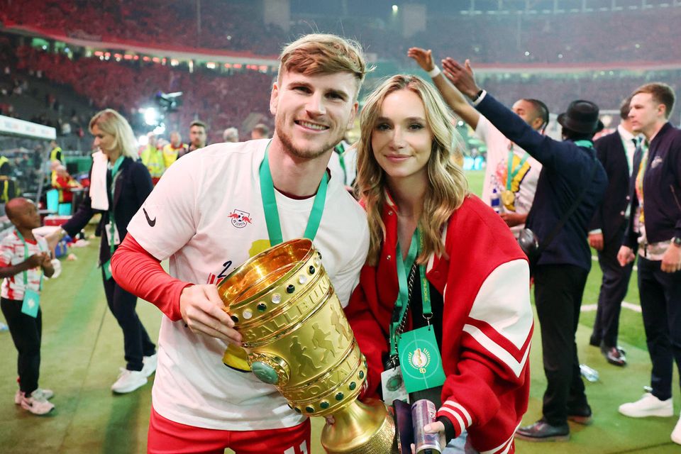 Timo Werner: Der Profi-Fußballer feiert Verlobung mit seiner Paula ...