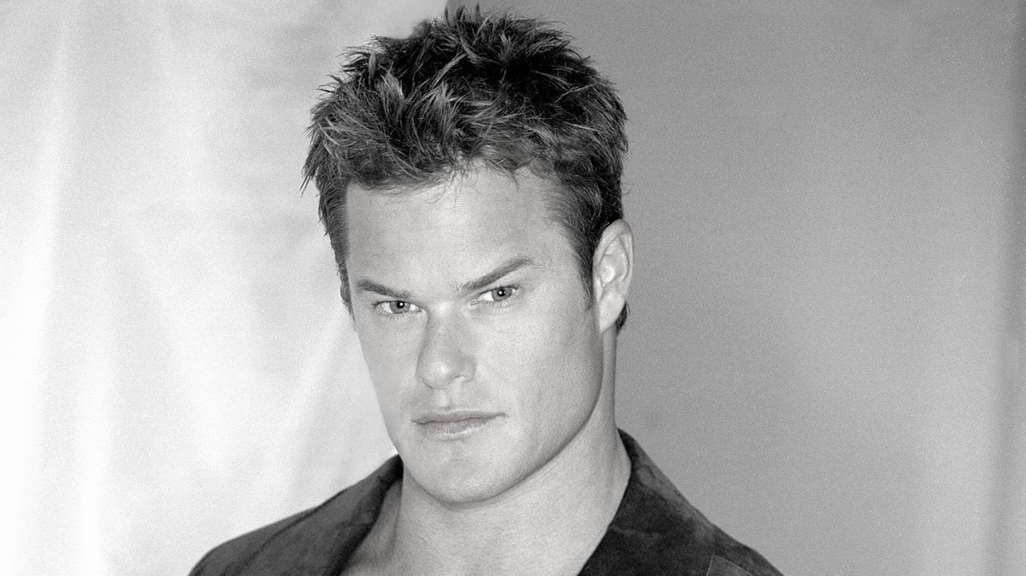 Alec Musser (†50): Todesursache des Serienstars ist bekannt | GALA.de