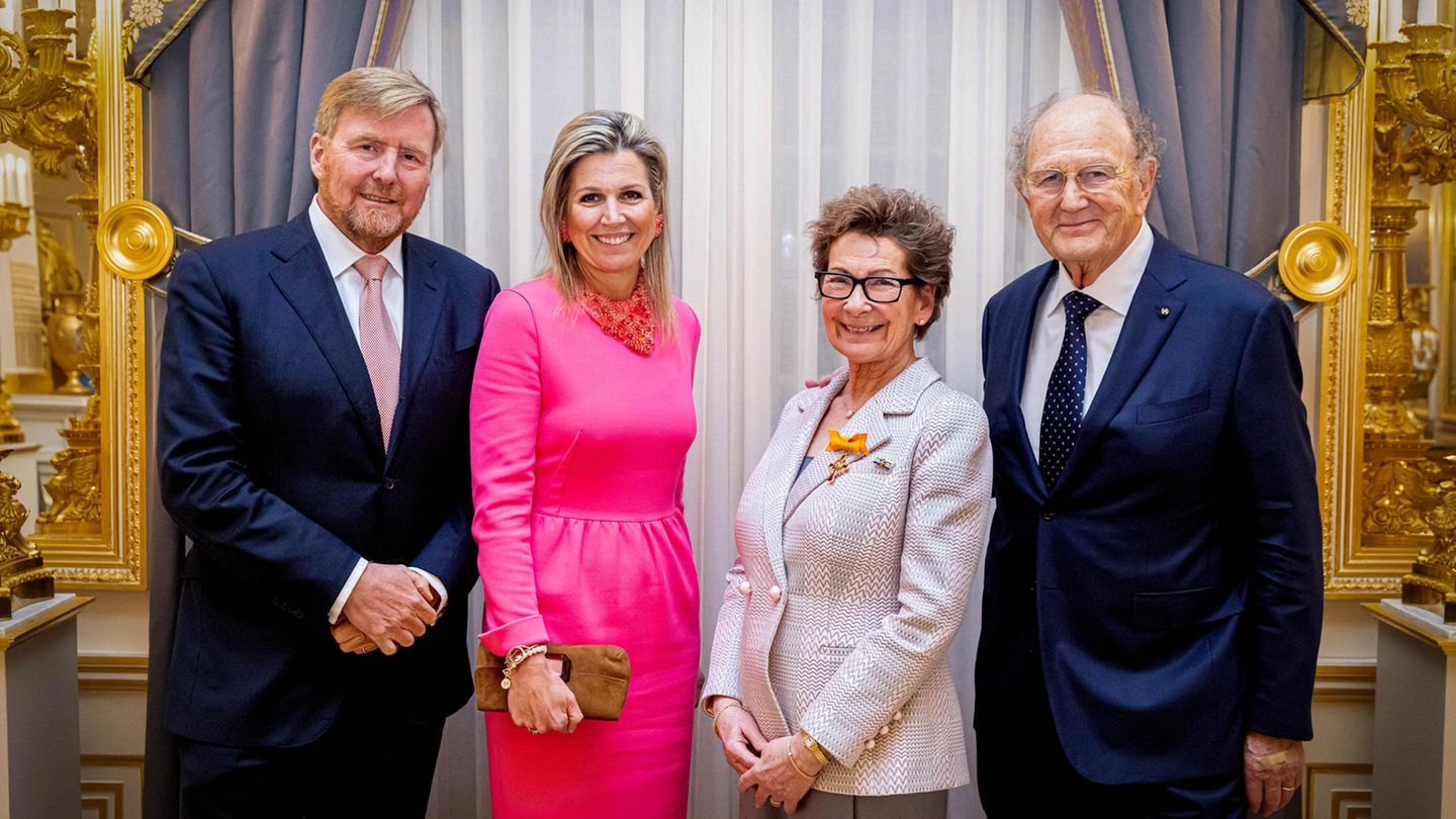 Fashion-Looks: Sie strahlt in Pink – doch ist ihr Kleid wirklich die ...