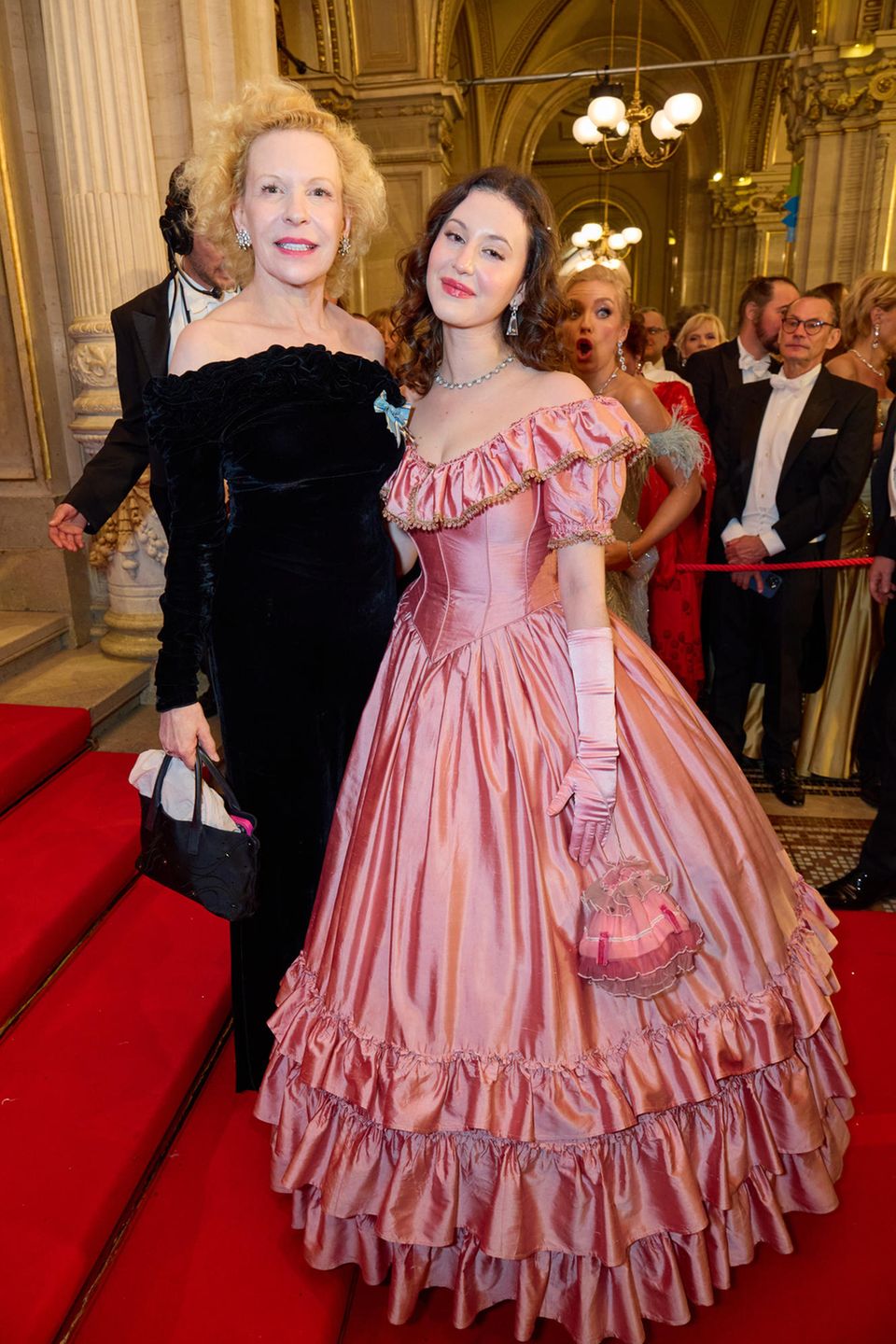 Wiener Opernball 2024: Die schönsten Looks des Abends | GALA.de