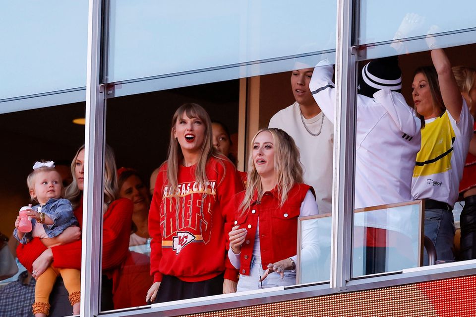 Taylor Swift + Travis Kelce: Vom Freundschaftsarmband zur Lovestory ...