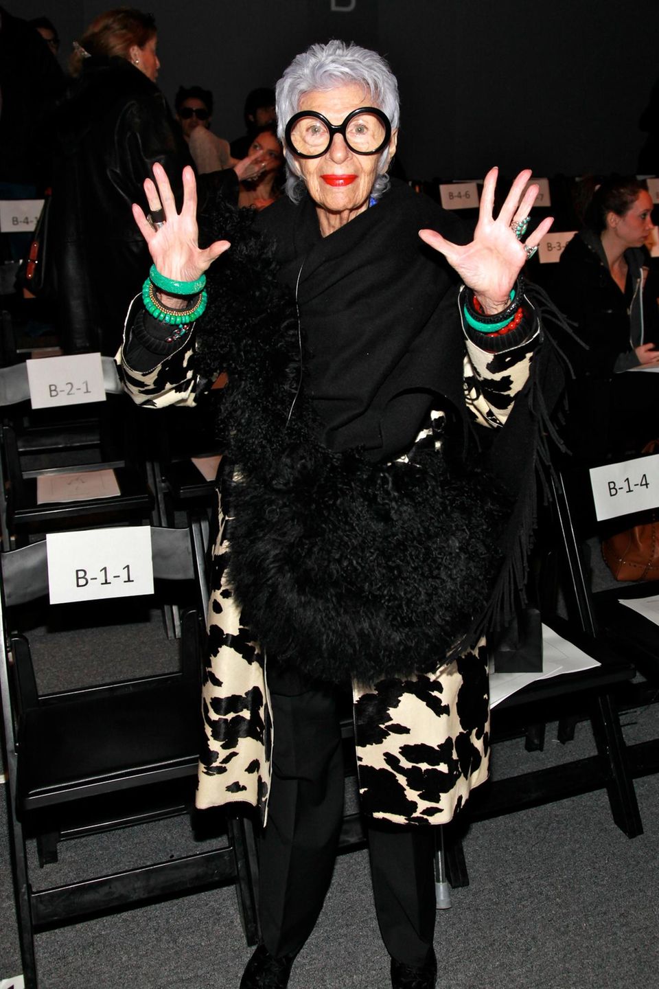 Iris Apfel: Die ikonischen Looks der Influencerin bleiben in Erinnerung ...