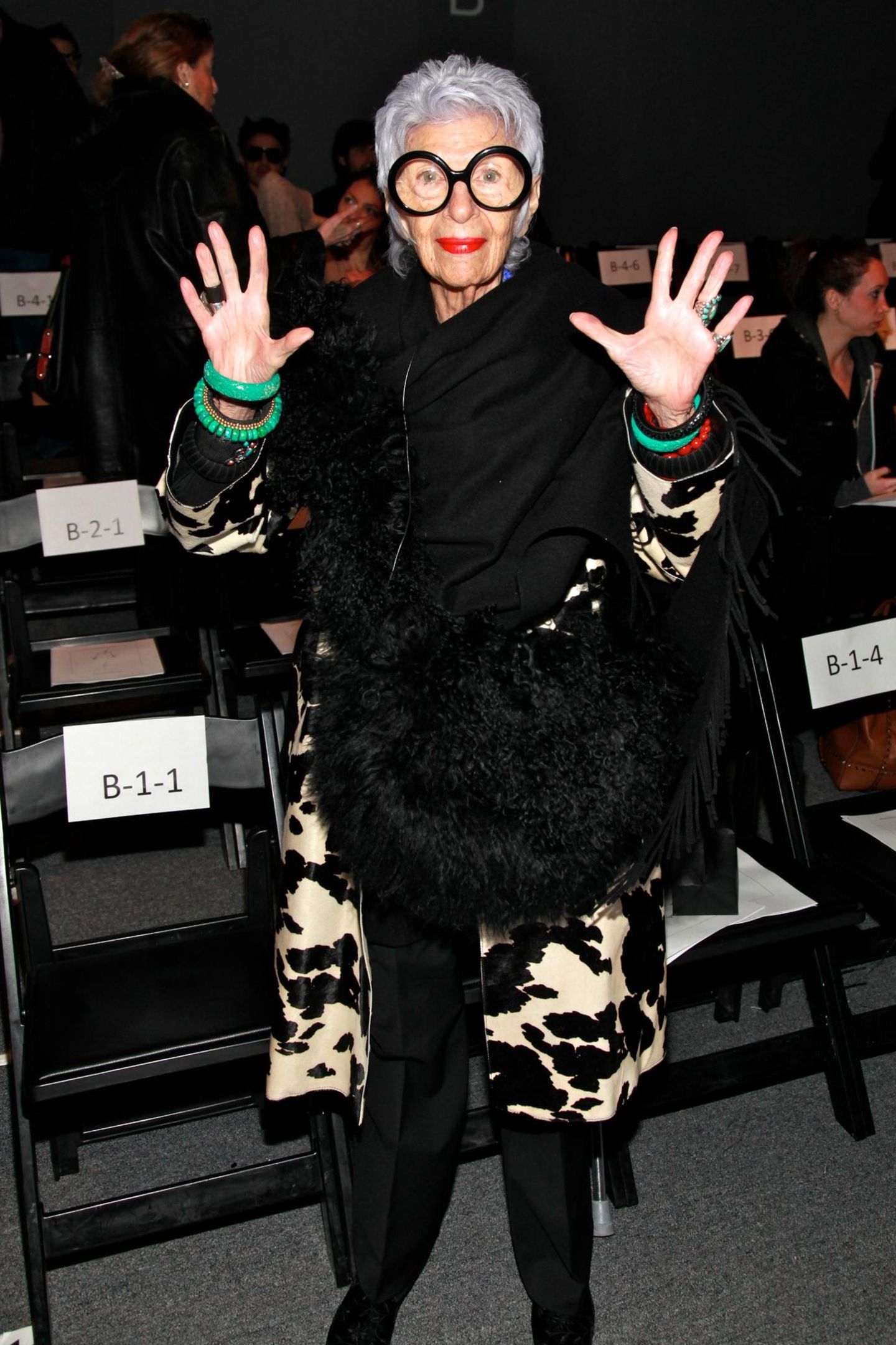 Iris Apfel: Die ikonischen Looks der Influencerin bleiben in Erinnerung ...