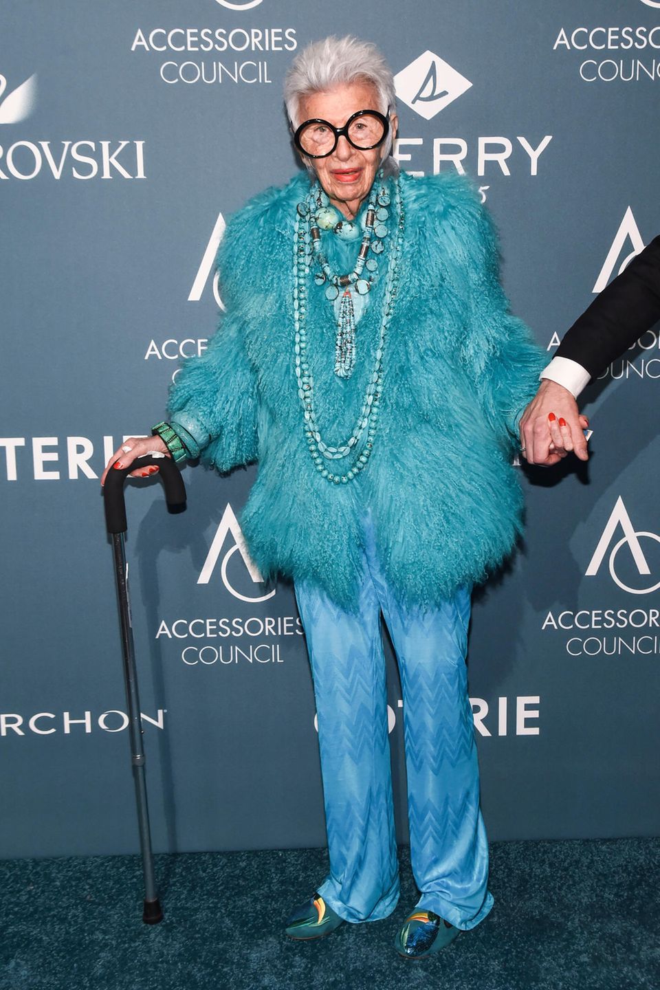 Iris Apfel: Die ikonischen Looks der Influencerin bleiben in Erinnerung ...