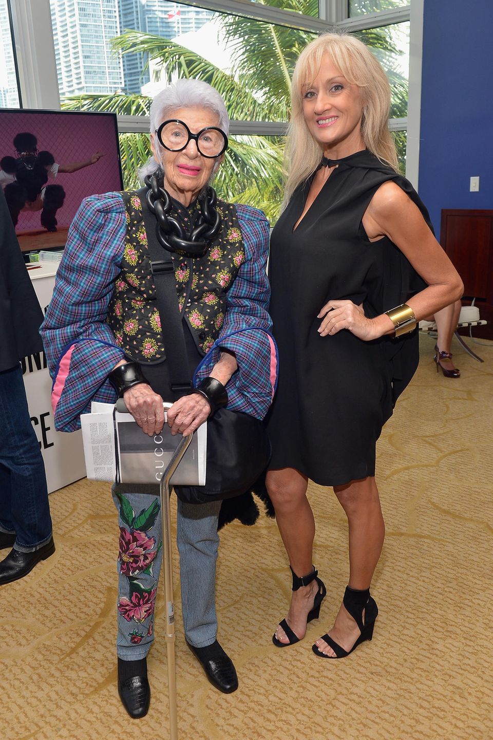 Iris Apfel: Die ikonischen Looks der Influencerin bleiben in Erinnerung ...