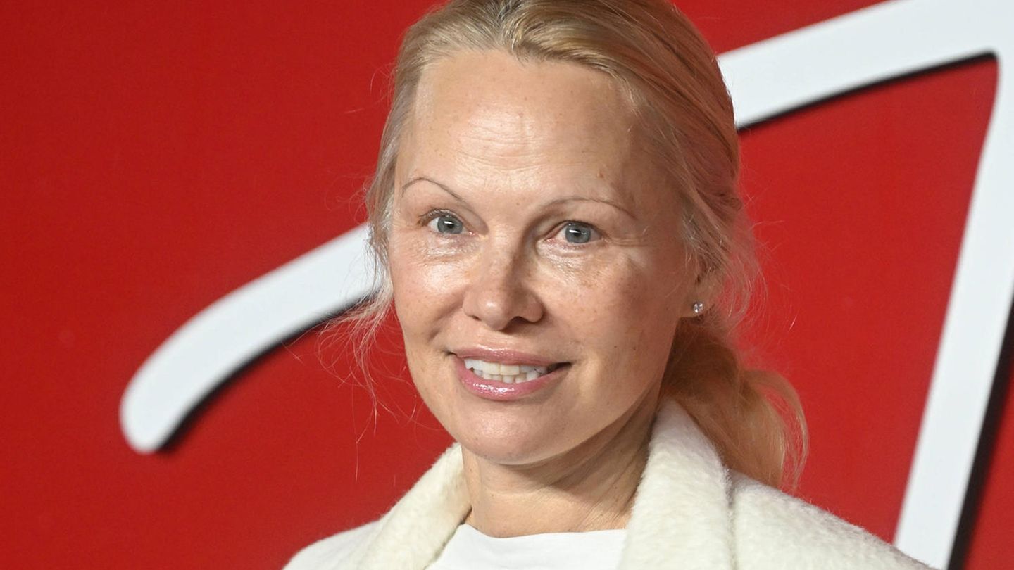 Pamela Anderson 90 Tallet RE/DONE X Pam Reserved Magazine