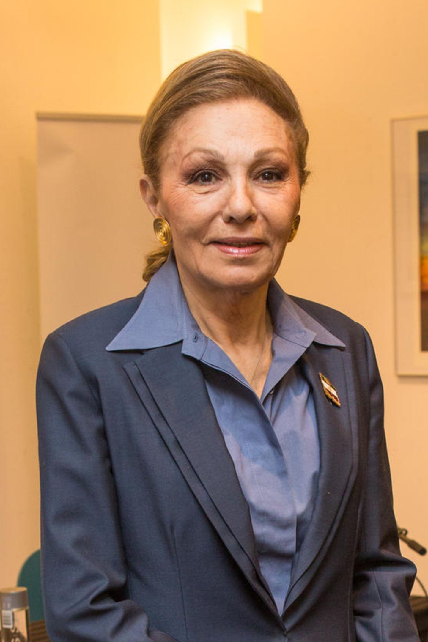 Farahnaz Pahlavi Former Empress Of Iran, Farah Pahlavi Makes A Tour On