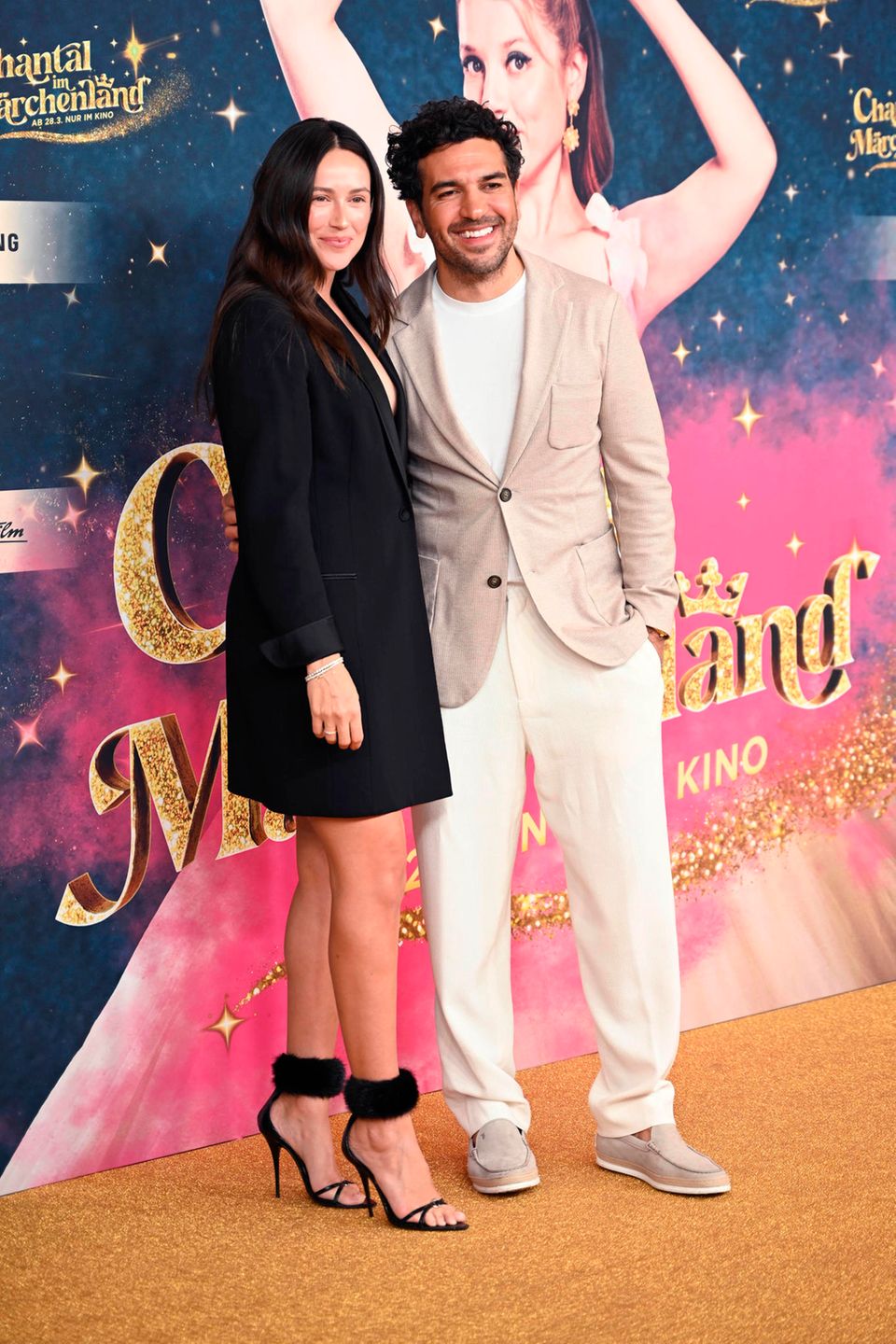 Adam Shulman + Anne Hathaway: Auf dem Red Carpet ist nicht nur ihr Paar ...