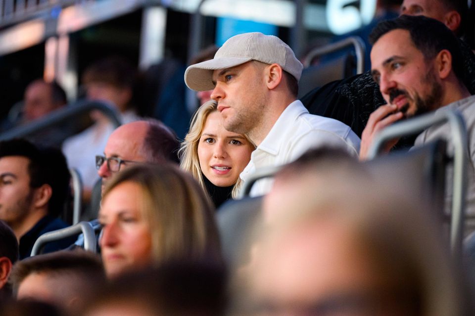 Manuel Neuer: Er zeigt sich erstmals mit seinem Baby | GALA.de
