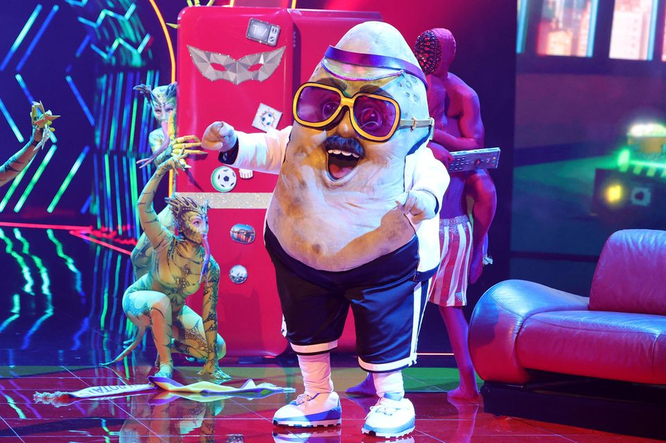 "The Masked Singer": Entlarvt! Hugo Egon Balder ist die Couch Potato ...