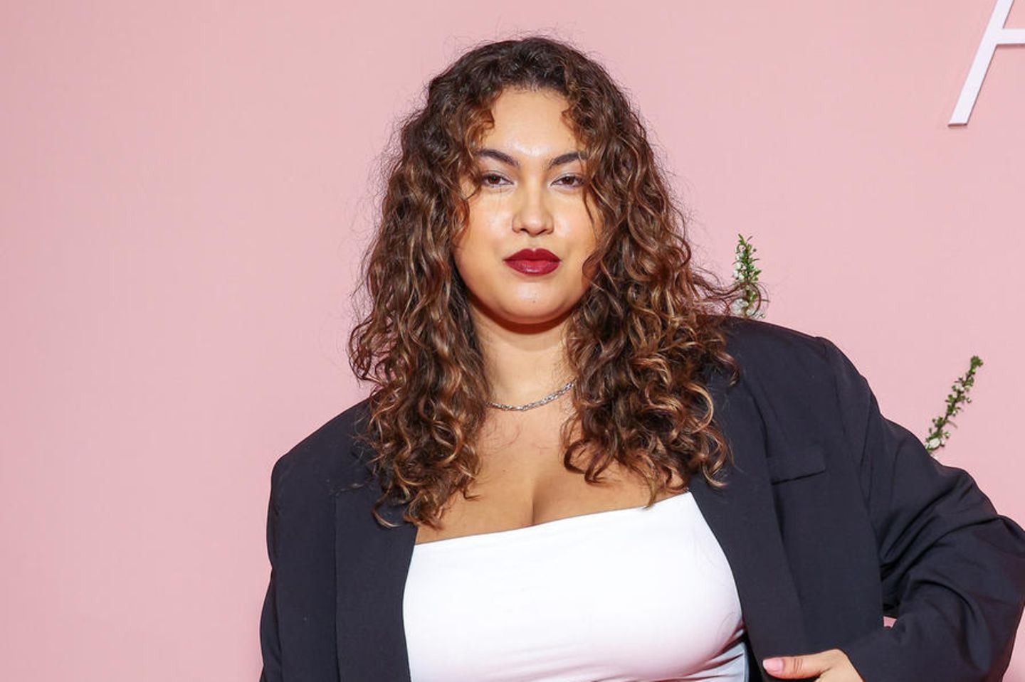 "GNTM"-Siegerin Vivien Blotzki prangert Modebranche wegen Curvy-Lüge an | GALA.de