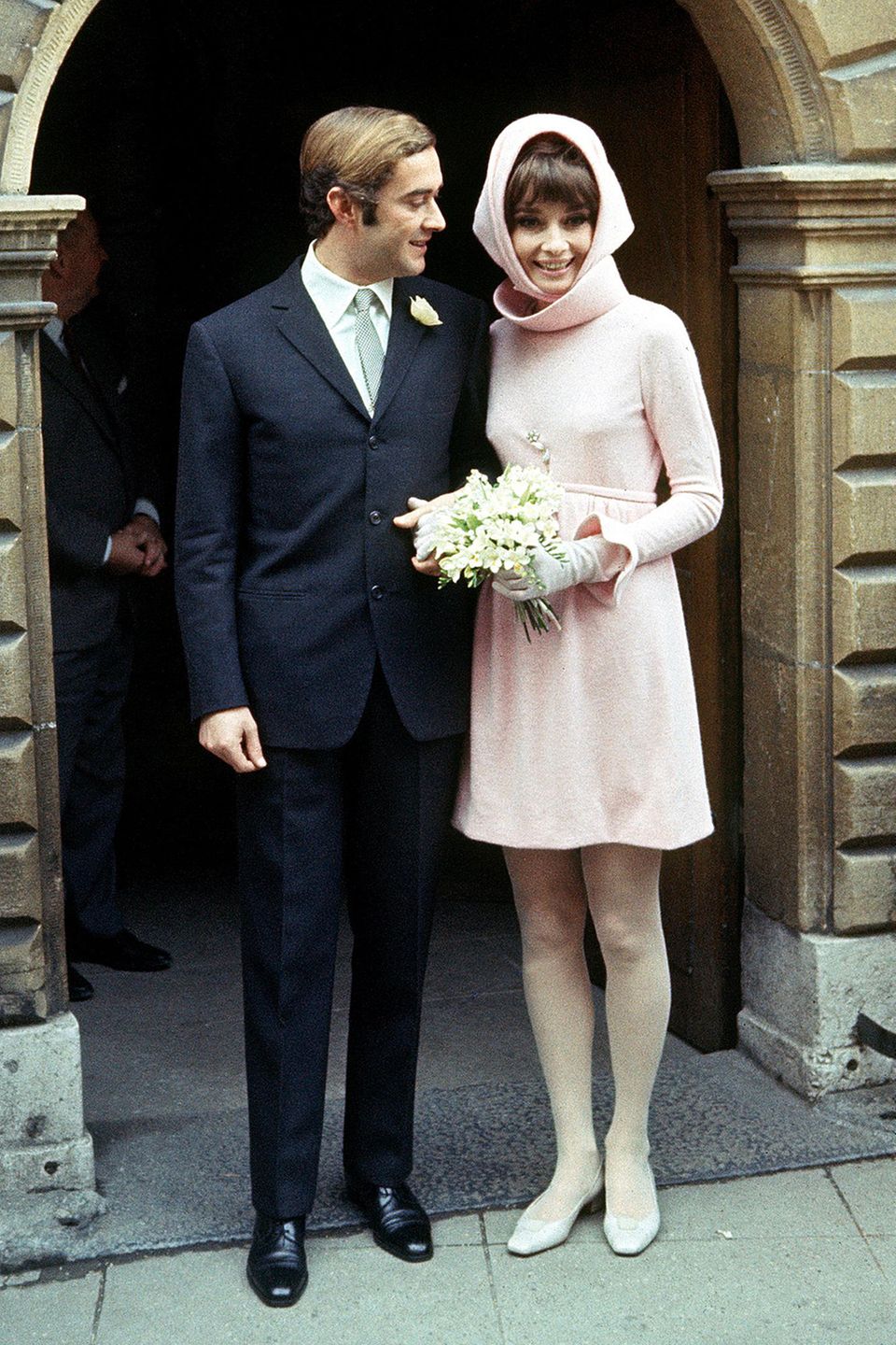 Audrey Hepburn: Die ikonischsten Looks der Hollywood-Legende | GALA.de