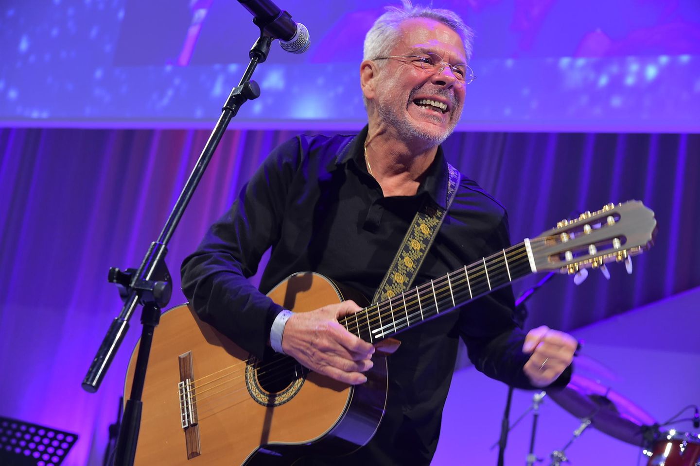 Reinhard Mey: Liedermacher stürmt Spitze der Albumcharts | GALA.de