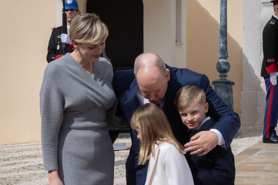 Fürst Albert verrät private Details über Grace Kelly und seine Kinder ...