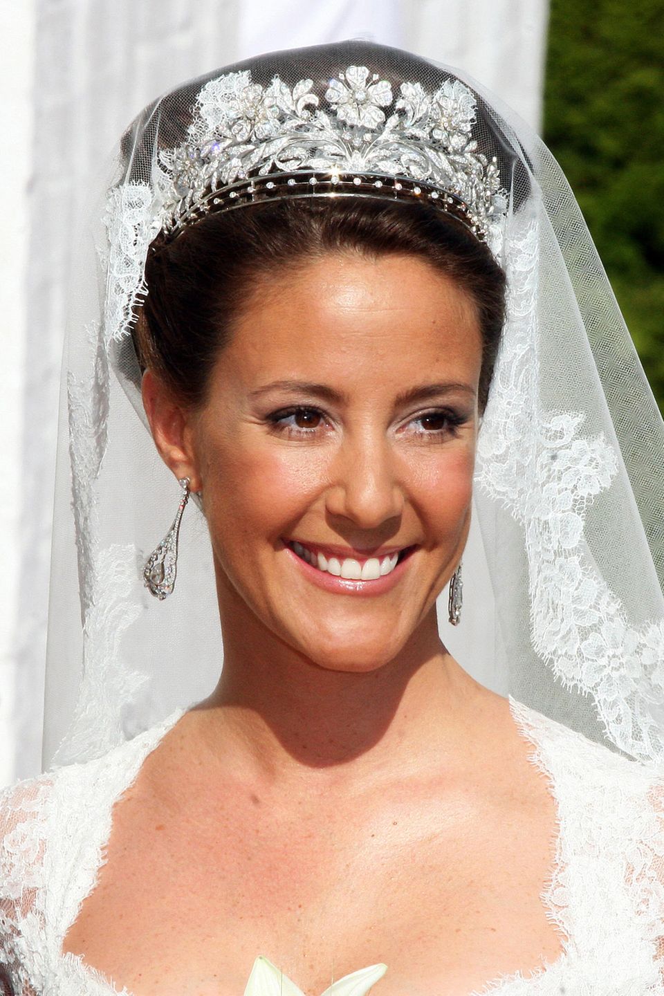 Queen Elizabeth ( ): Warum ihr Hochzeitsdiadem damals fast einen Eklat ...