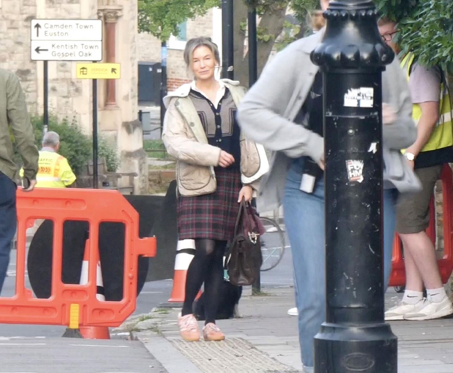 Setbilder 2024: Stars bei den Dreharbeiten | GALA.de