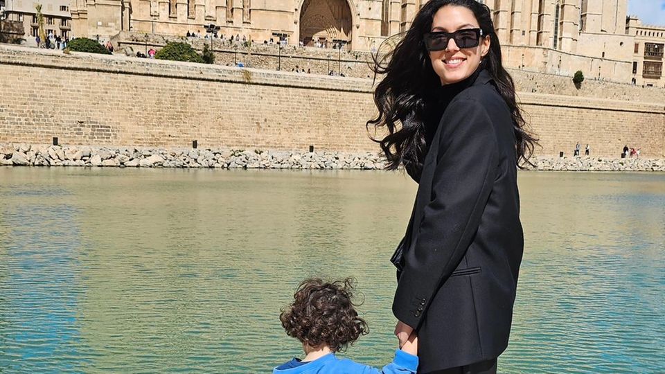 Rebecca Mir: Mama gleich doppelt? Diesen Anblick kann ihr Sohn kaum ...