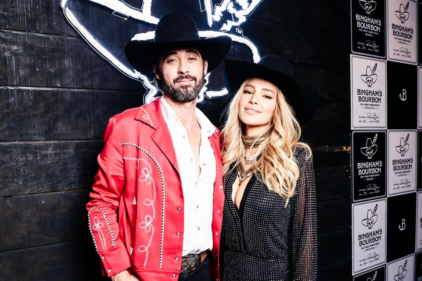 Ryan Bingham + Hassie Harrison: Die "Yellowstone"-Stars haben ...