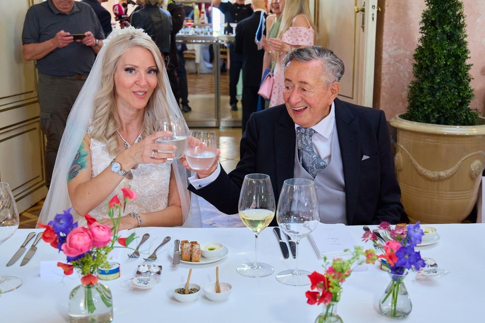 Richard Lugner: Er hat zum sechsten Mal geheiratet | GALA.de