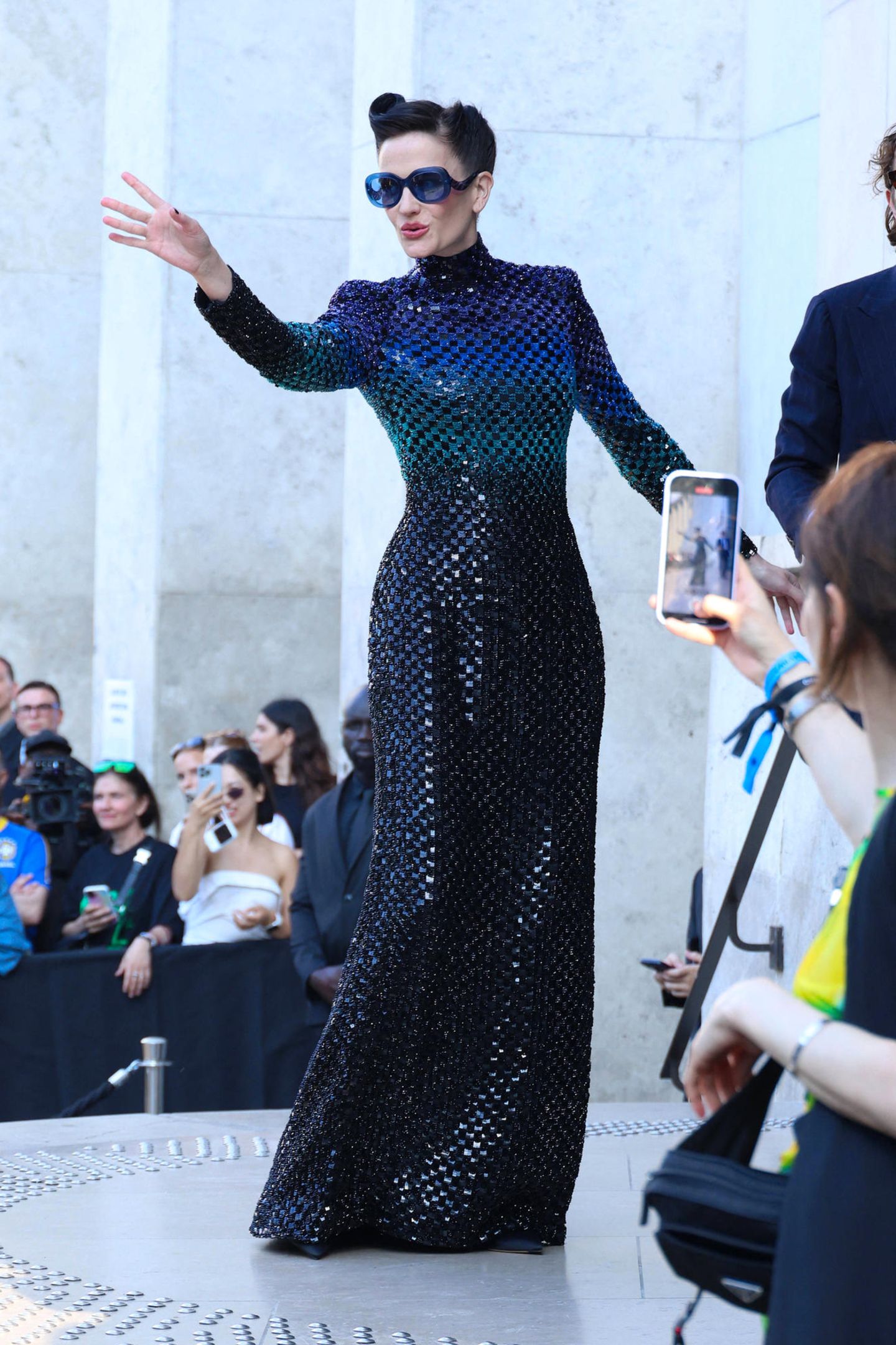 So extravagant ist die Paris Fashion Week 2024! Die Stars bei den Haute ...