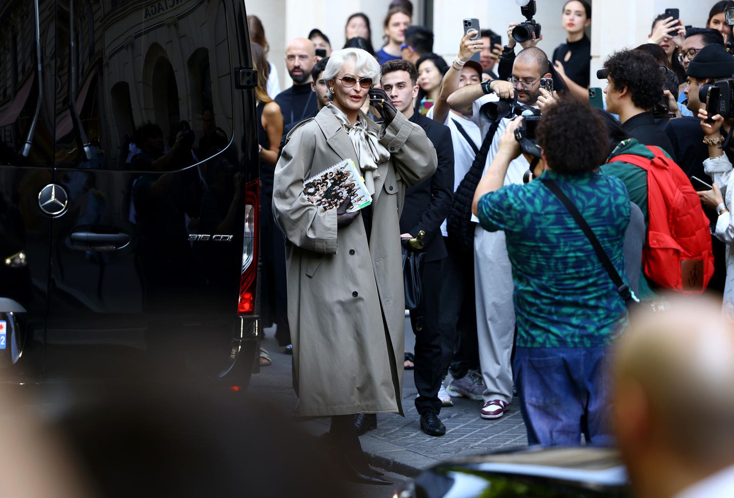 So extravagant ist die Paris Fashion Week 2024! Die Stars bei den Haute ...