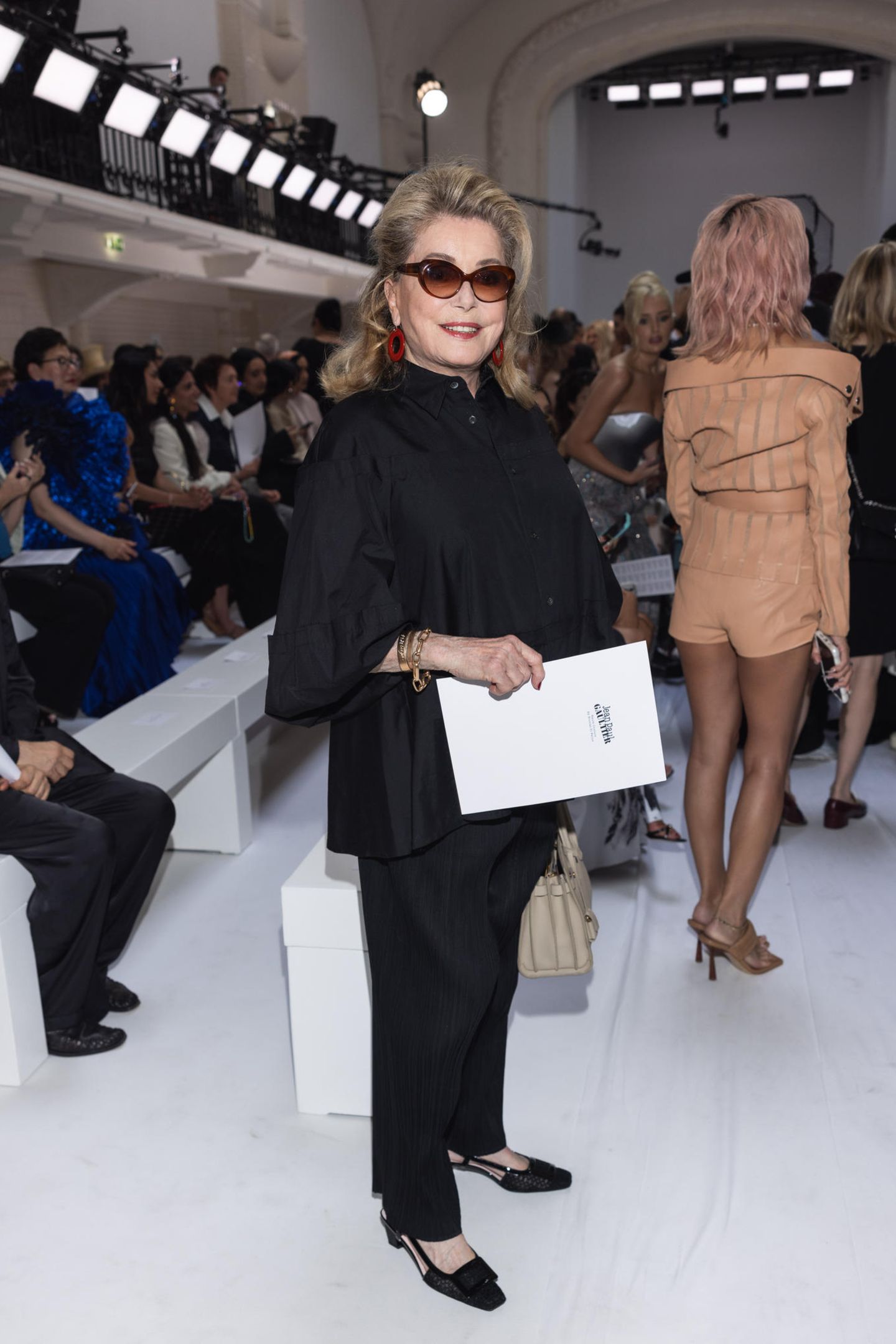 So extravagant ist die Paris Fashion Week 2024! Die Stars bei den Haute ...