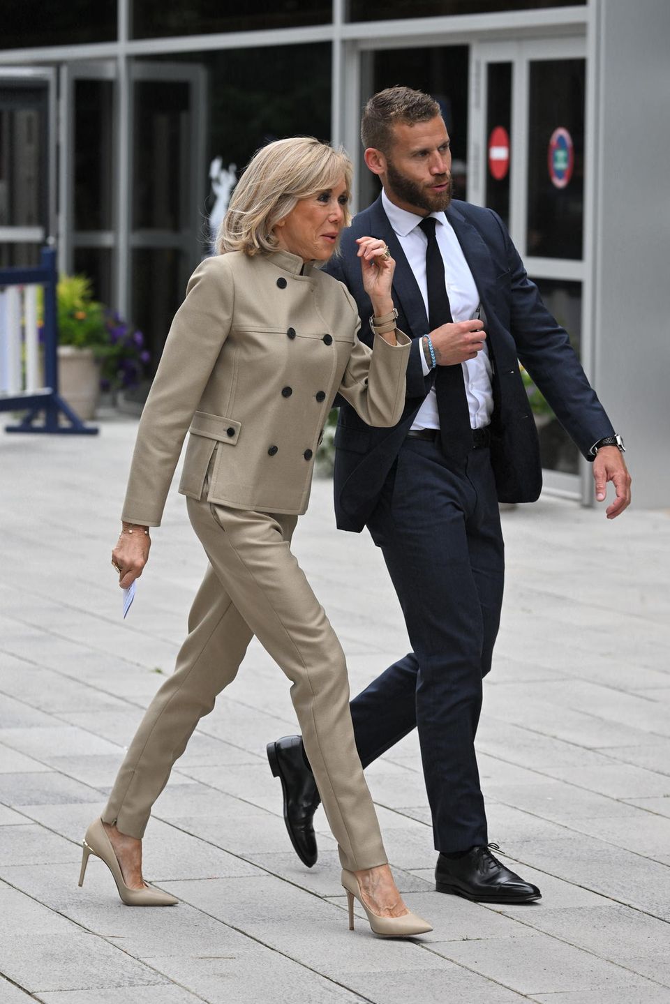 Brigitte Macron trifft auf Jordanien-Royals – ihr Partnerlook mit ...