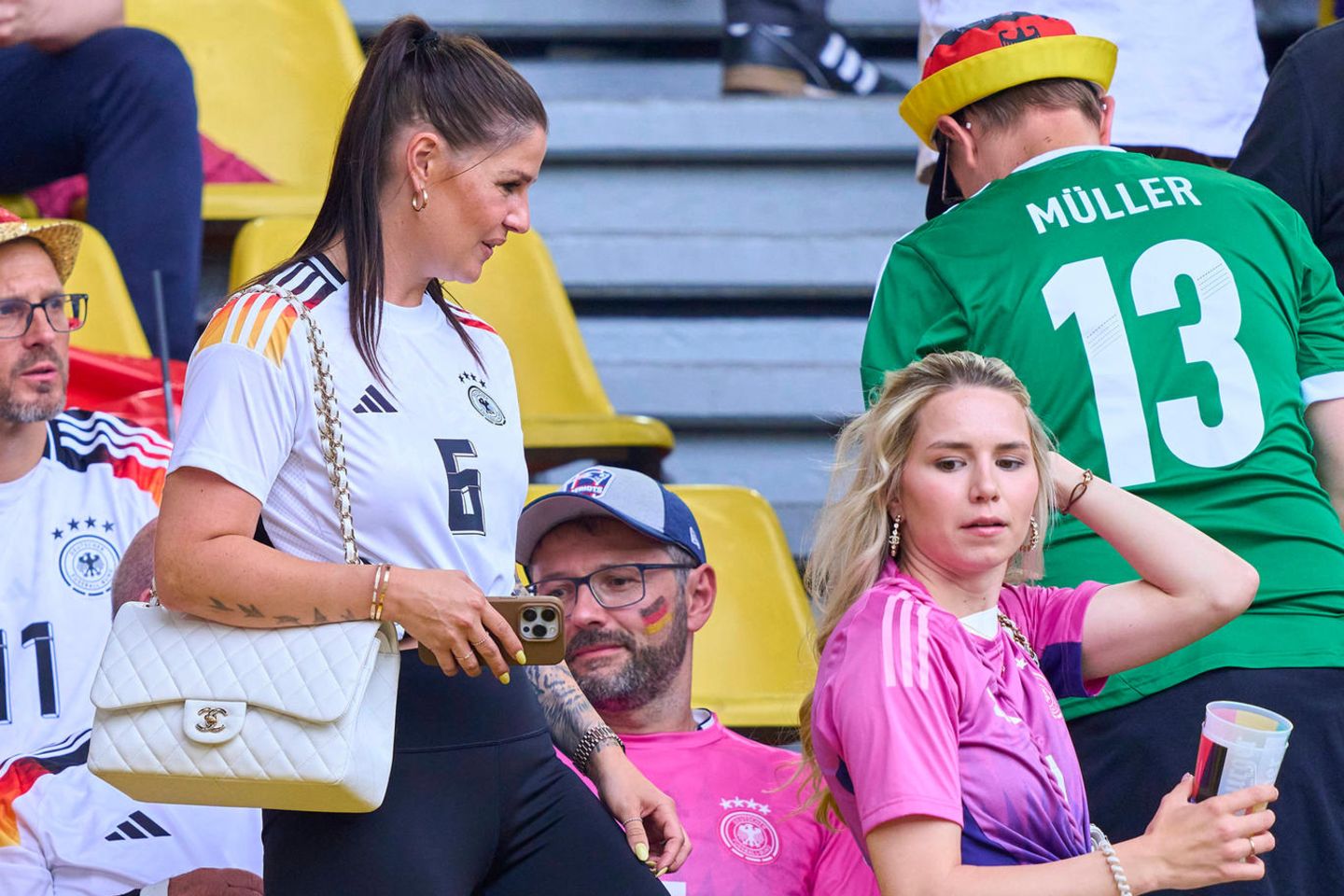 Manuel Neuer + Joshua Kimmich: Ihre Frauen haben nur Augen für IHN ...