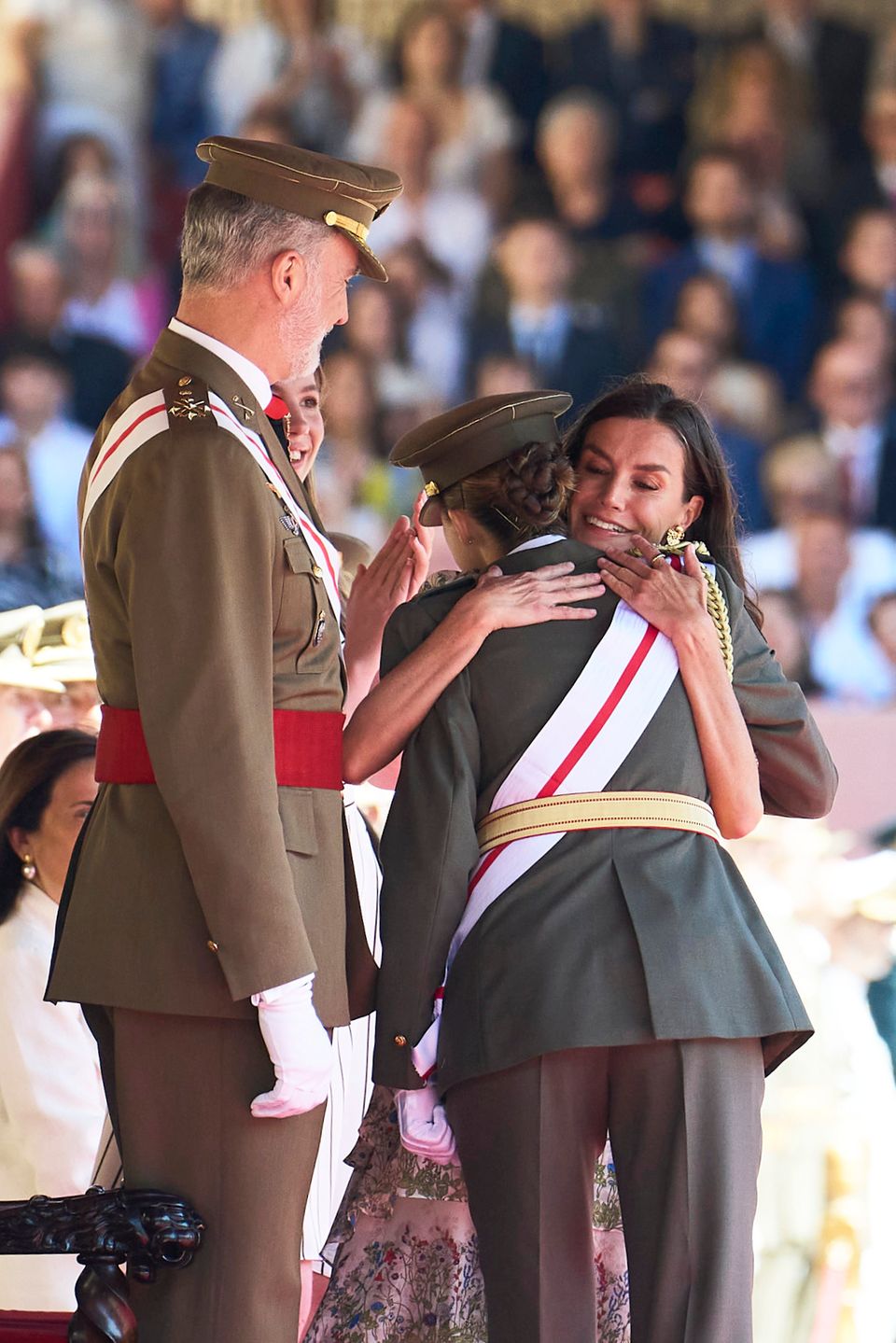 Spaniens Königspaar: Felipe und Letizia mit ihren Töchtern | GALA.de