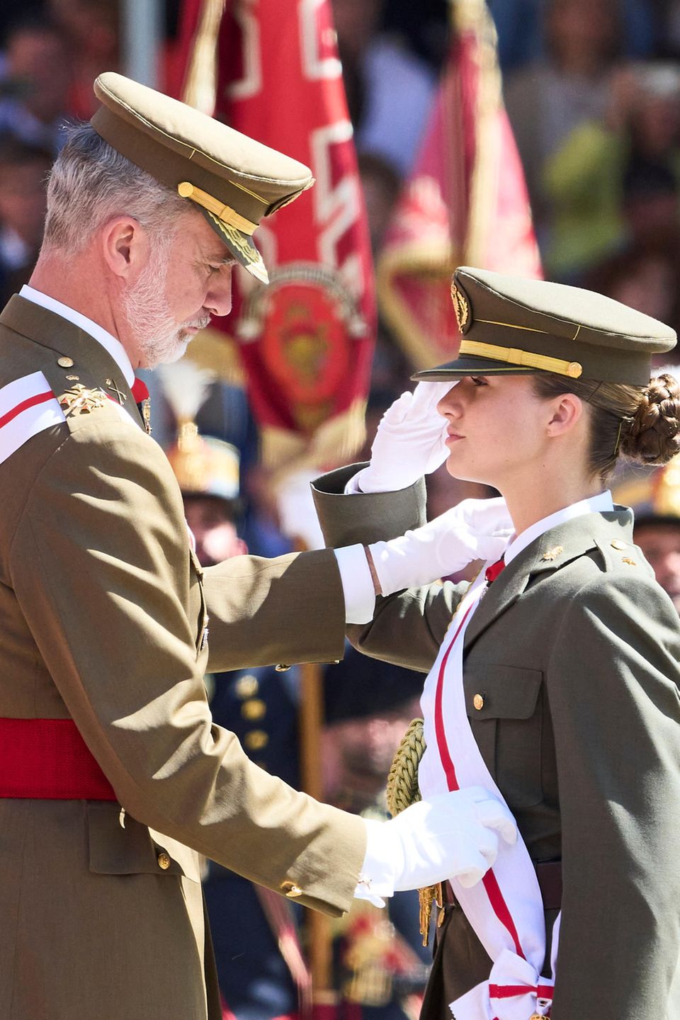 Spaniens Königspaar: Felipe und Letizia mit ihren Töchtern | GALA.de