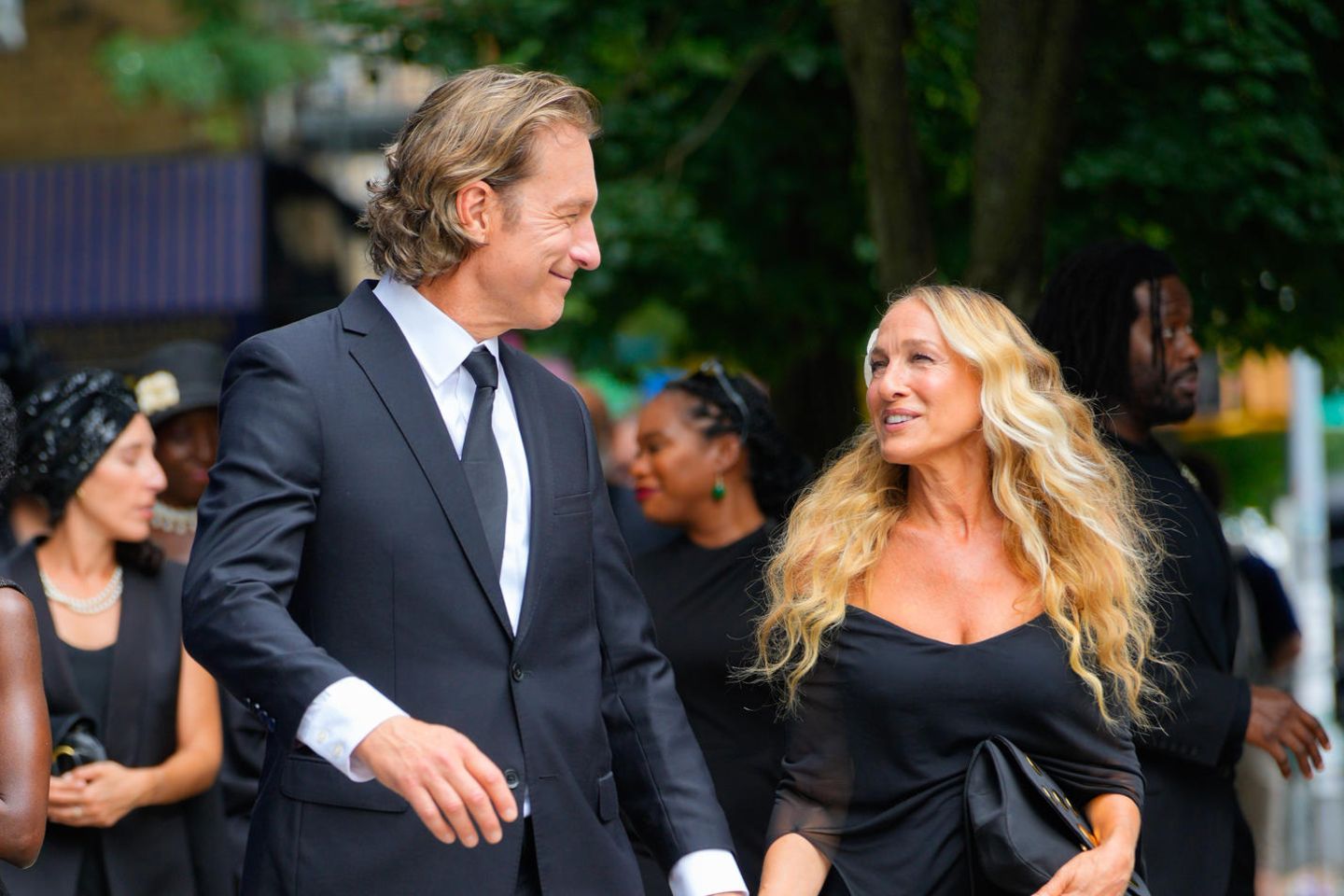 "And Just Like That...": Carrie und Aidan turteln durch New York | GALA.de