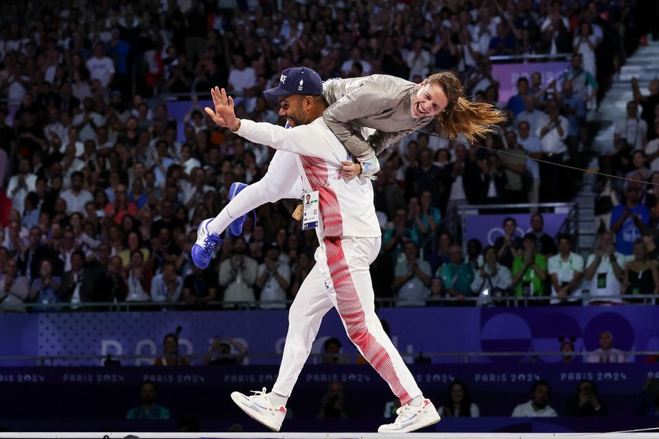 Olympia-Star Manon Apithy-Brunet gewinnt: Verhalten ihres Mannes sorgt ...