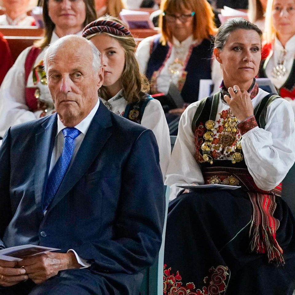 König Carl Gustaf wird 78: Die schönsten Bilder der Geburtstagsparade ...