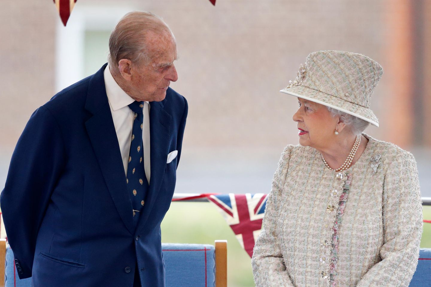 Prinz Philip (†): Starb er, bevor Queen Elizabeth sein Krankenbett erreichen konnte? | GALA.de