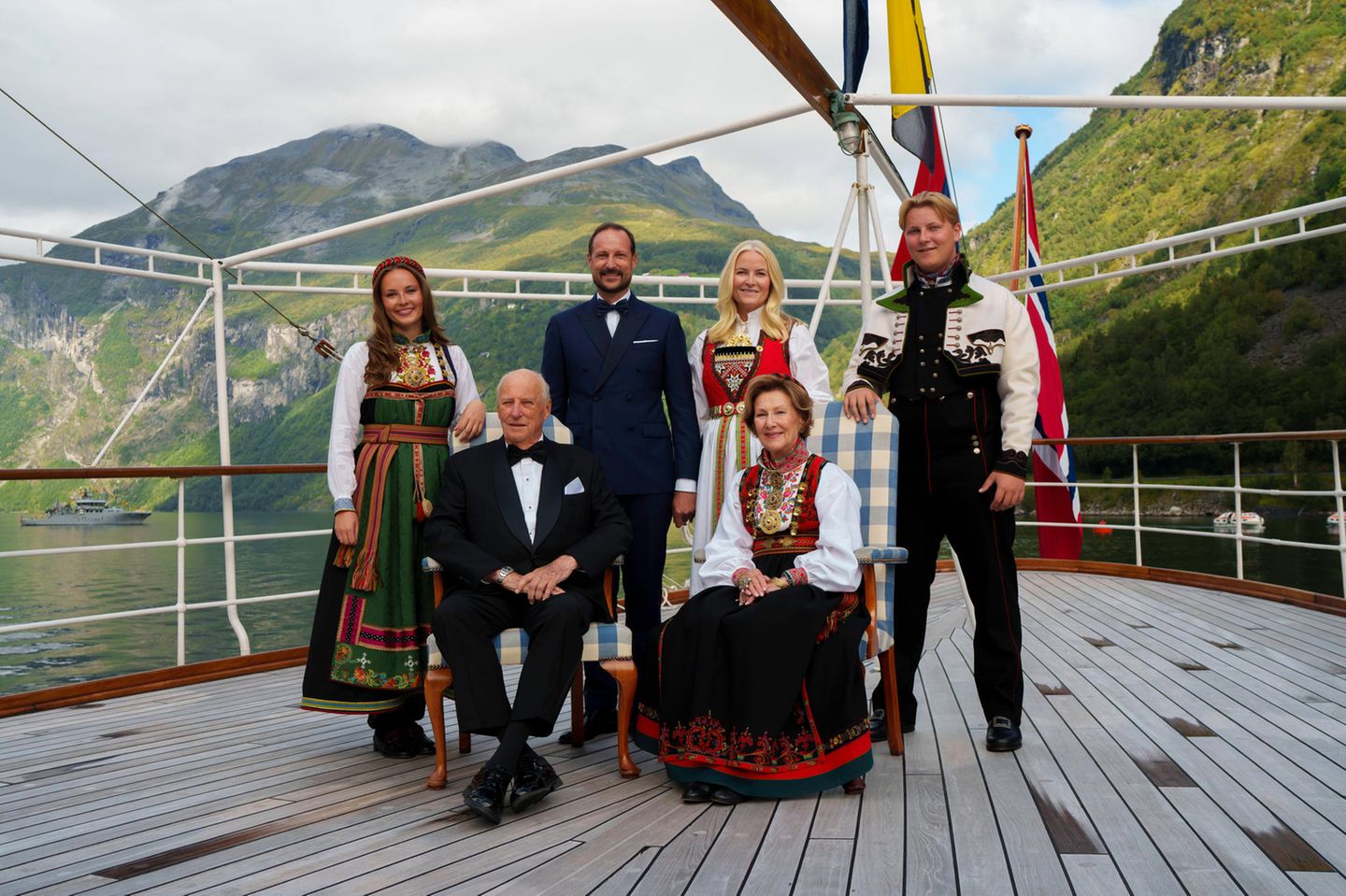 Prinzessin Märtha Louise + Durek Verrett: Die Looks der Hochzeitsgäste | GALA.de