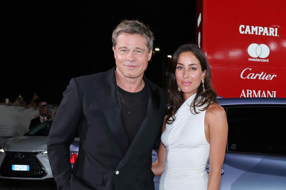 Brad Pitt: Imitiert Ines de Ramon etwa seine Ex Jennifer Aniston? | GALA.de