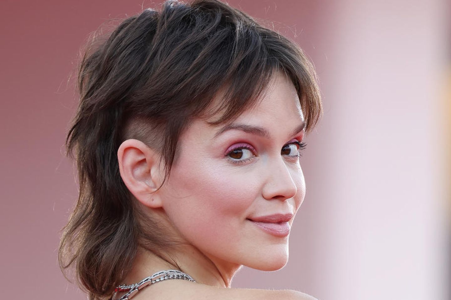 Emilia Schüle: "Die größte Liebe wird immer die erste Liebe bleiben ...