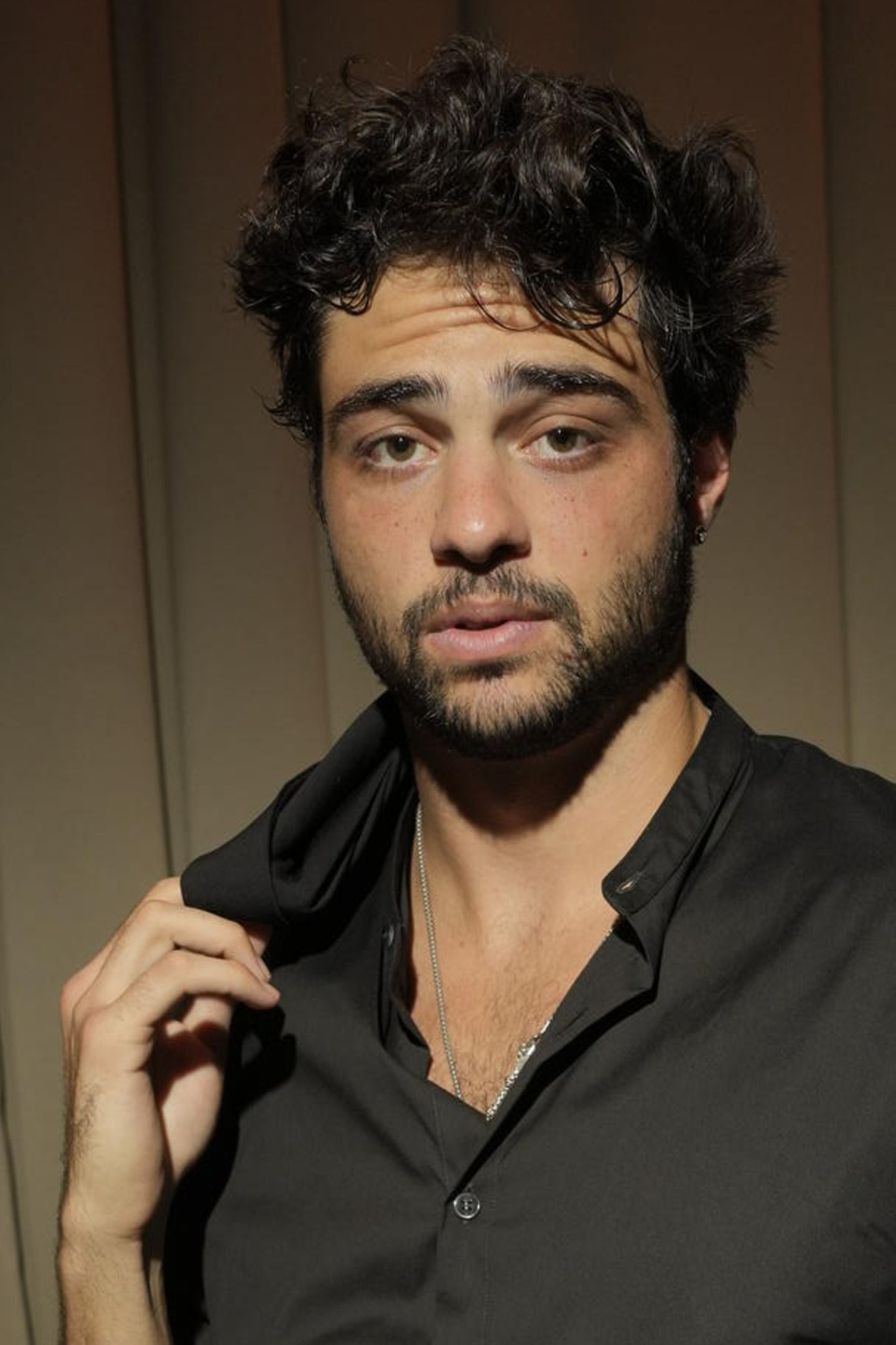 Noah Centineo Rist Den Opp