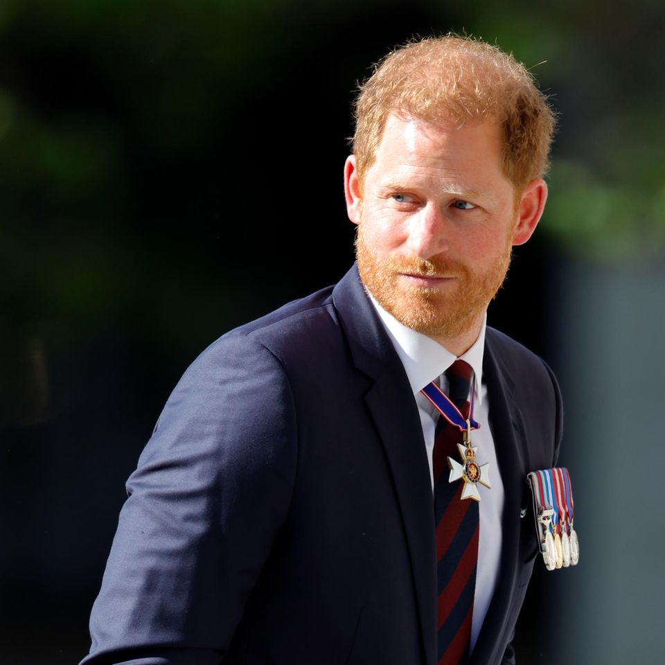 Prinz Charles: Er wurde von Harry wie ein "Geldautomat behandelt" | GALA.de