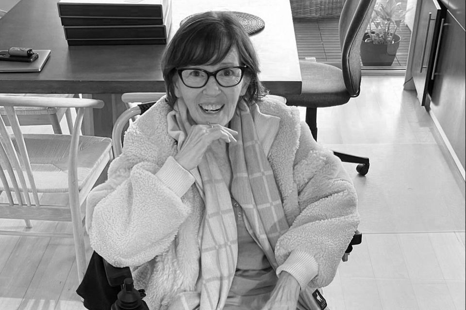 Fiona MacDonald: Australische Moderatorin verkündet eigenen Tod im Netz ...