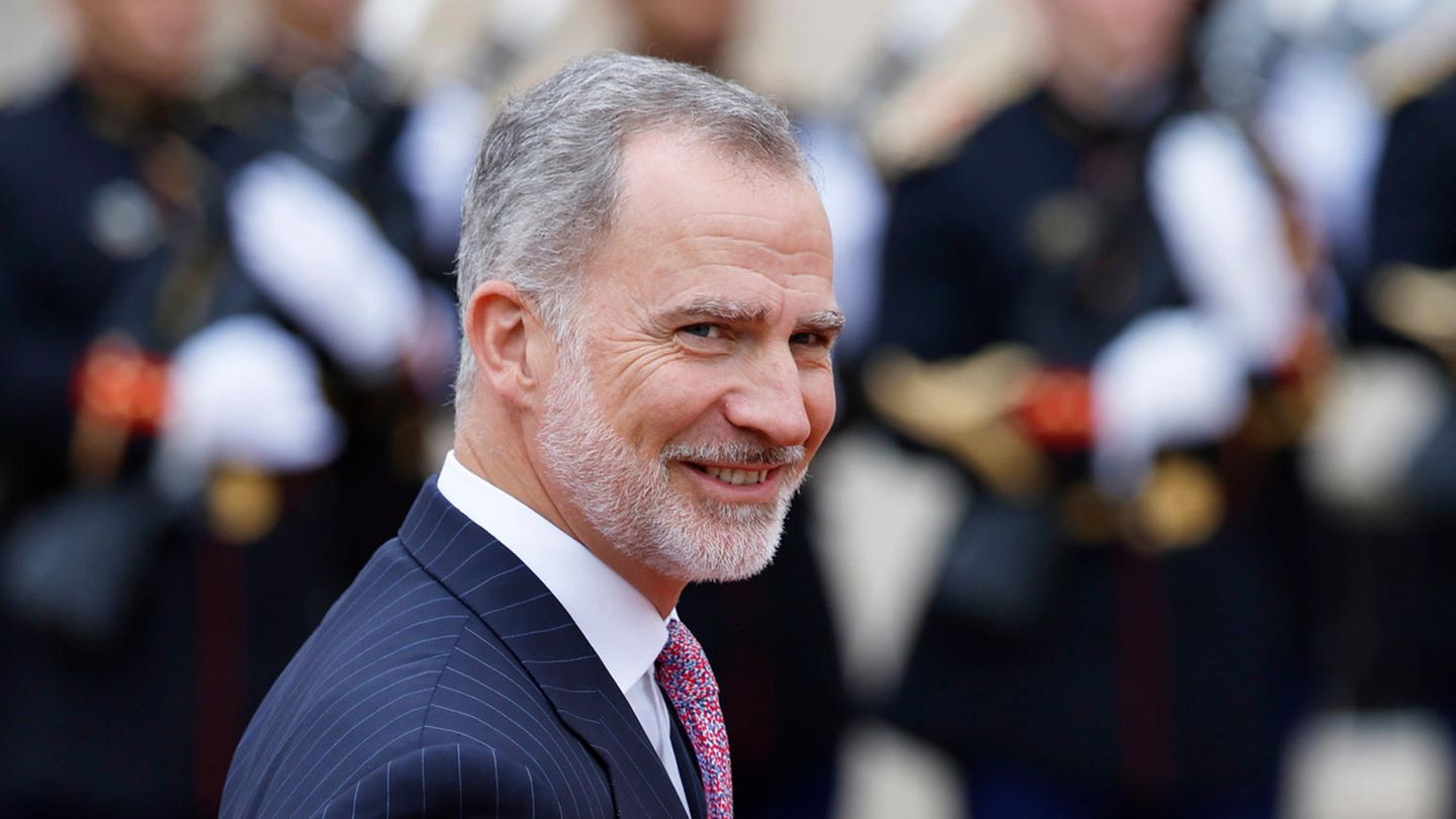 König Felipe: In Jordanien posiert König Felipe plötzlich mit dieser ...