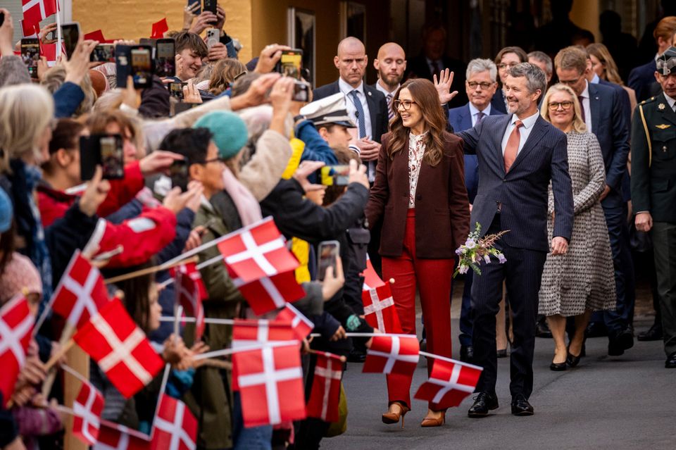 Königin Mary übertrumpft König Frederik: Sein Verhalten spricht Bände ...