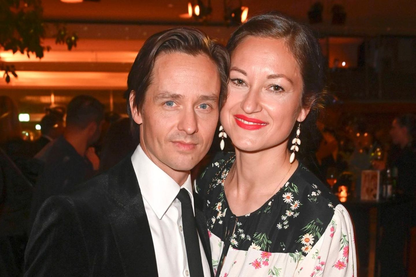 Tom Schilling verliert seltene Worte über Papa-Alltag: "Ein Fulltime ...