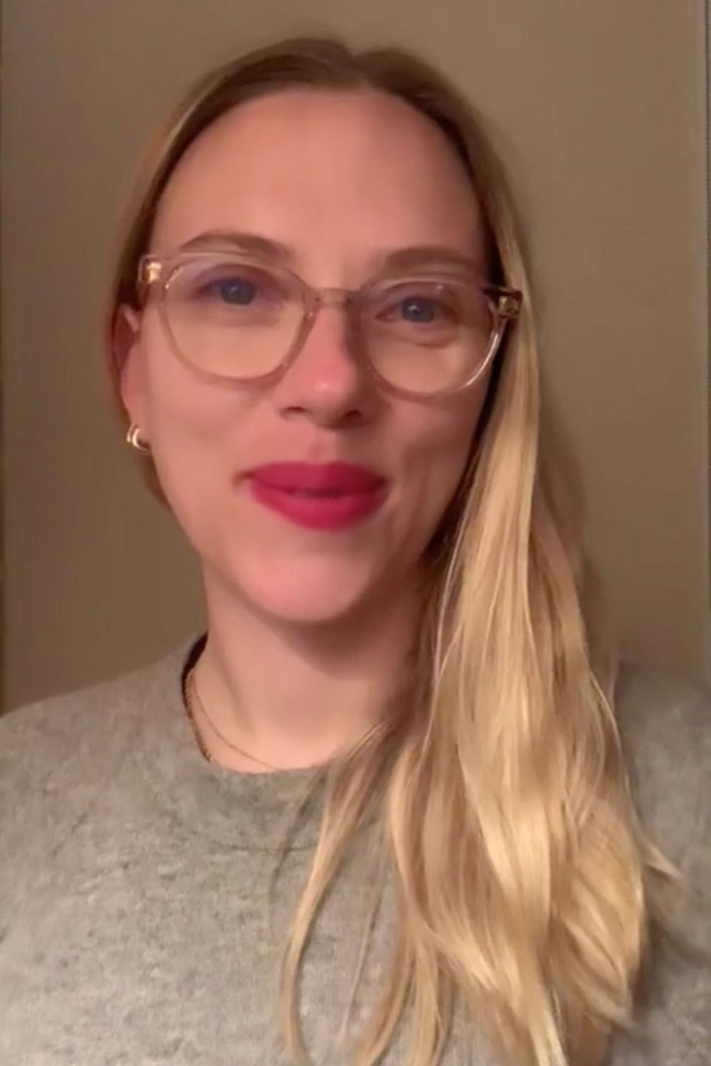 Vom Teenistar zur Action-Heldin: Der Beautywandel von Scarlett ...